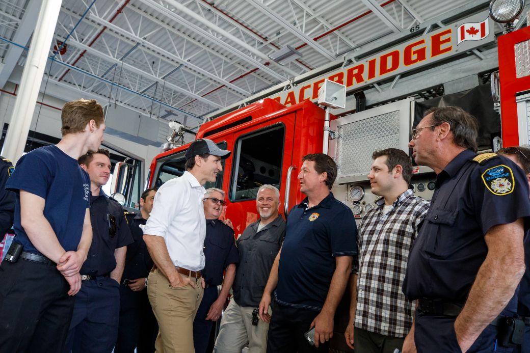 Prime Minister Trudeau and Bracebridge Mayor Graydon Smith thank first responders and volunteers ...
