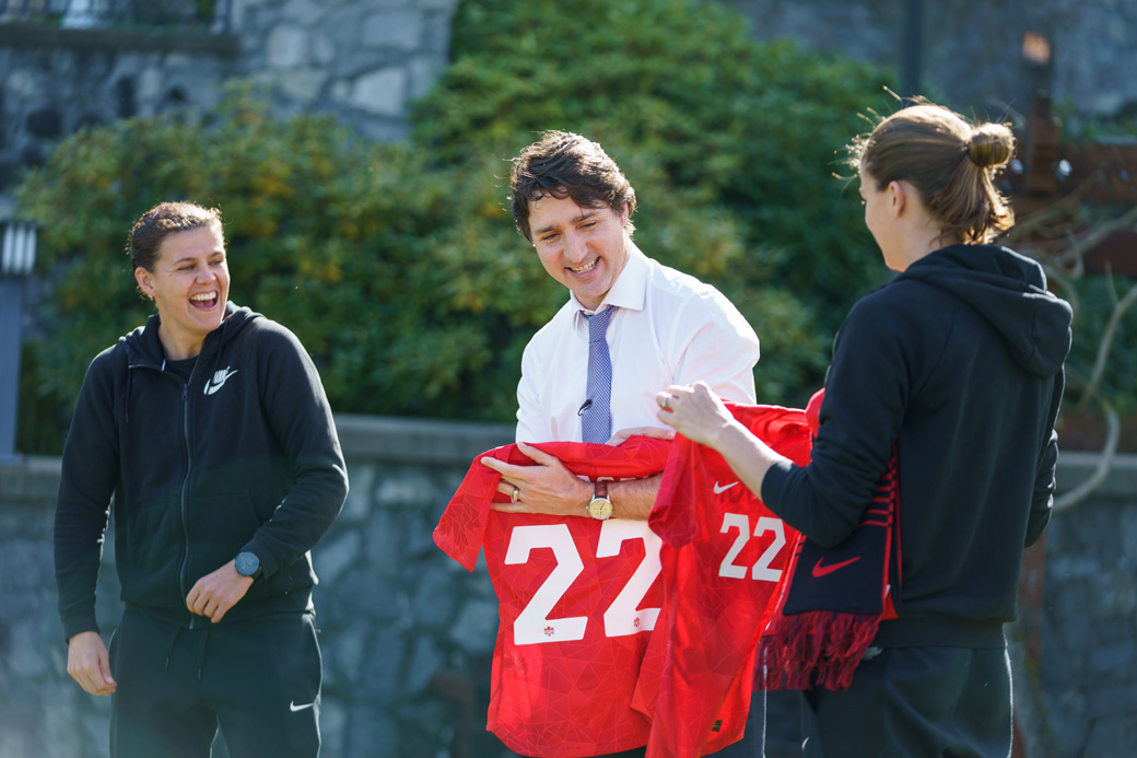 Prime Minister Justin Trudeau speaks with the Canadian women’s soccer ...