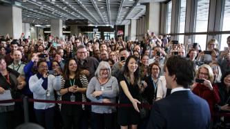 Prime Minister Justin Trudeau is welcomed to National Defence ...